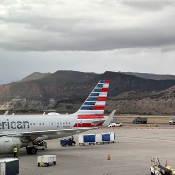 EAGLE COUNTY REGIONAL AIRPORT - EGE - Updated October 2025 - 106 Photos ...