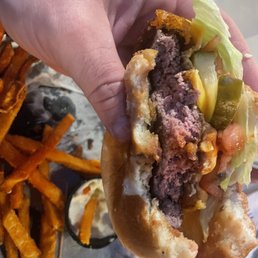 TUNE INN - Updated December 2025 - 362 Photos & 570 Reviews - 331 ...