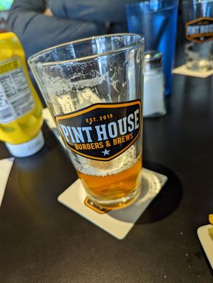 PINT HOUSE BURGERS & BREWS - Updated December 2025 - 53 Photos & 82 ...