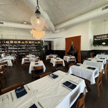 CRU BISTRO & BOTTLES - Updated October 2025 - 90 Photos & 39 Reviews ...