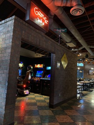 TOPPERS PIZZA PLACE - 347 Photos & 387 Reviews - 111 E Gonzales Rd ...