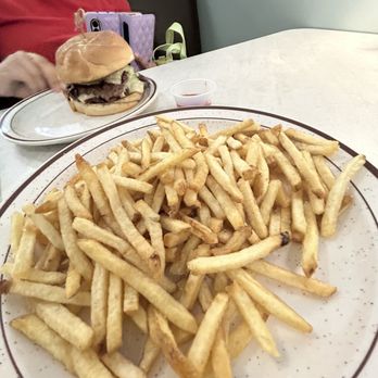 GOLD BURGER DINER - Updated November 2024 - 67 Photos & 71 Reviews ...