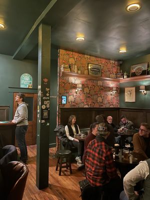 SNUG - 10 Photos - 210 S Audubon Rd, Indianapolis, Indiana - Irish Pub ...