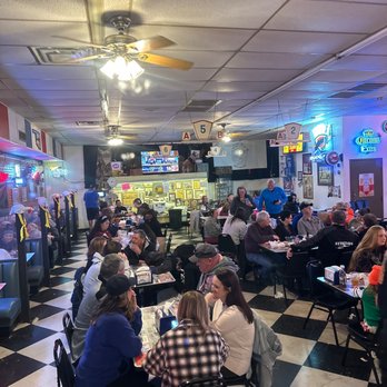 EISCHEN’S BAR - 447 Photos & 352 Reviews - 109 S 2nd St, Okarche ...