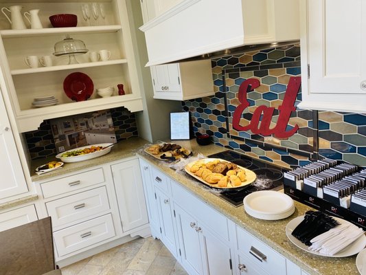 NEIL KELLY - Updated December 2025 - 66 Photos & 88 Reviews - 804 N ...