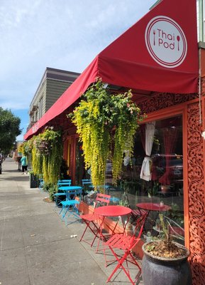 THAI POD RESTAURANT - Updated October 2025 - 70 Photos & 241 Reviews ...