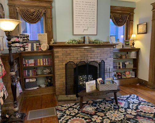 THE CROOKED SHELF BOOKSHOP - Updated June 2025 - 23 N Main St ...