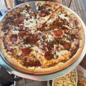 BUGSY’S PIZZA RESTAURANT & SPORTS BAR - Updated December 2024 - 210 ...