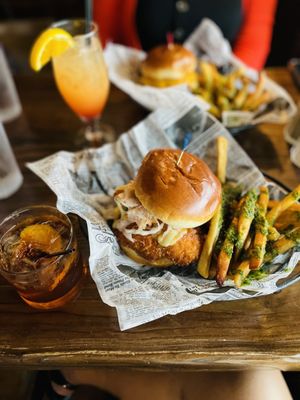 BRIDGE VIEW TAVERN & BEER GARDEN - Updated December 2024 - 991 Photos ...