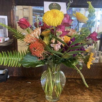 D DUNCAN FLORISTRY & BOUTIQUE - Updated May 2026 - 36 Photos - 818 ...