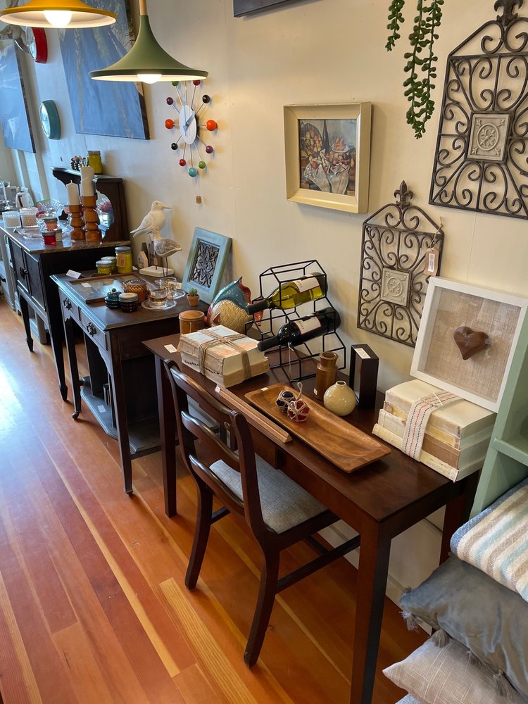 LORI PROPS ON 5TH - Updated January 2026 - 115 5th St, Eureka ...