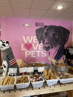 HUNGRY TAILS - Updated July 2025 - 11 Photos - 147 Maverick St, Boston ...