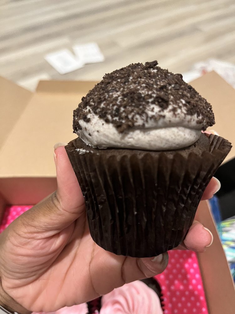 THE SMALL CUPCAKE AND CAKE FACTORY - 57 Photos & 44 Reviews - 2161 S ...