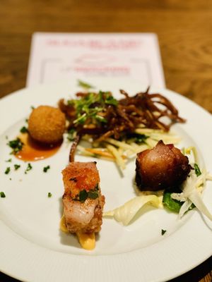 LIP SMACKING FOODIE TOURS - Updated December 2025 - 3297 Photos & 1097 ...