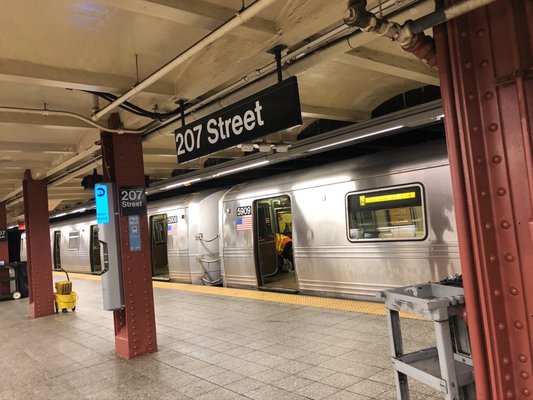 MTA - 207 ST. SUBWAY STATION - Updated September 2025 - 38 Photos & 10 Reviews - 207TH St And ...