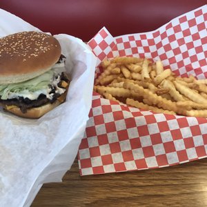 LUCKY’S DRIVE IN - 166 Photos & 253 Reviews - Burgers - 13502 Pacific ...