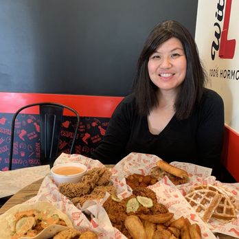 THE RED CHICKZ - Updated March 2025 - 726 Photos & 675 Reviews - 557 S ...