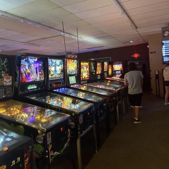 POCKETEER BILLIARDS AND BAR - Updated December 2025 - 262 Photos & 38 ...