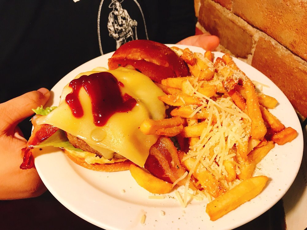 BUGLIN’ BULL RESTAURANT AND SPORTS BAR - 187 Photos & 363 Reviews - 511 ...