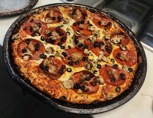 OLD SCHOOL PIZZA & WINGS - ROCKY RIVER - Updated December 2025 - 33 ...