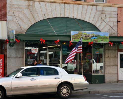 MAYBERRY COUNTRY FLOWERS AND GIFTS - Updated August 2025 - 185 N Main ...