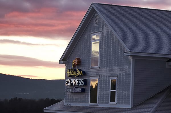 HOLIDAY INN EXPRESS & SUITES WHITE RIVER JUNCTION - 45 Photos & 50 ...