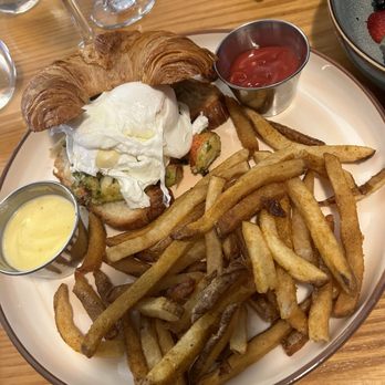 FRENCHIE WINE BISTRO - Updated August 2025 - 458 Photos & 339 Reviews ...