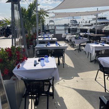 THE REEF - Updated December 2024 - 389 Photos & 297 Reviews - 10 Howard ...