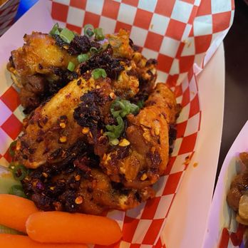 FLAPPY’S WINGS AND BAR - Updated May 2025 - 268 Photos & 120 Reviews ...