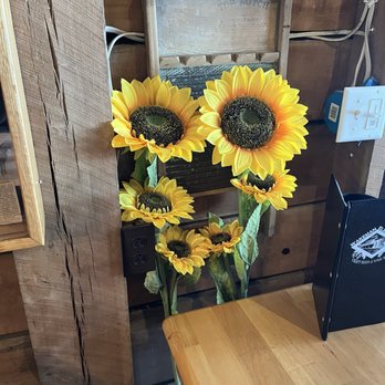 WAKEMAN ELEVATOR CRAFT BEER & WINE BARN - Updated December 2025 - 58 ...