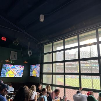 BLEACHER BAR - Updated April 2025 - 593 Photos & 605 Reviews - 82 ...