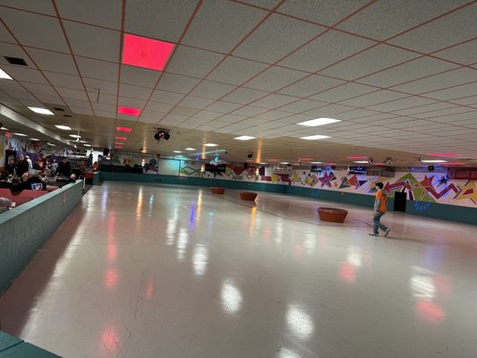 SKATE AMERICA ROLLER SKATING CENTER - Updated October 2025 - 27 Photos ...