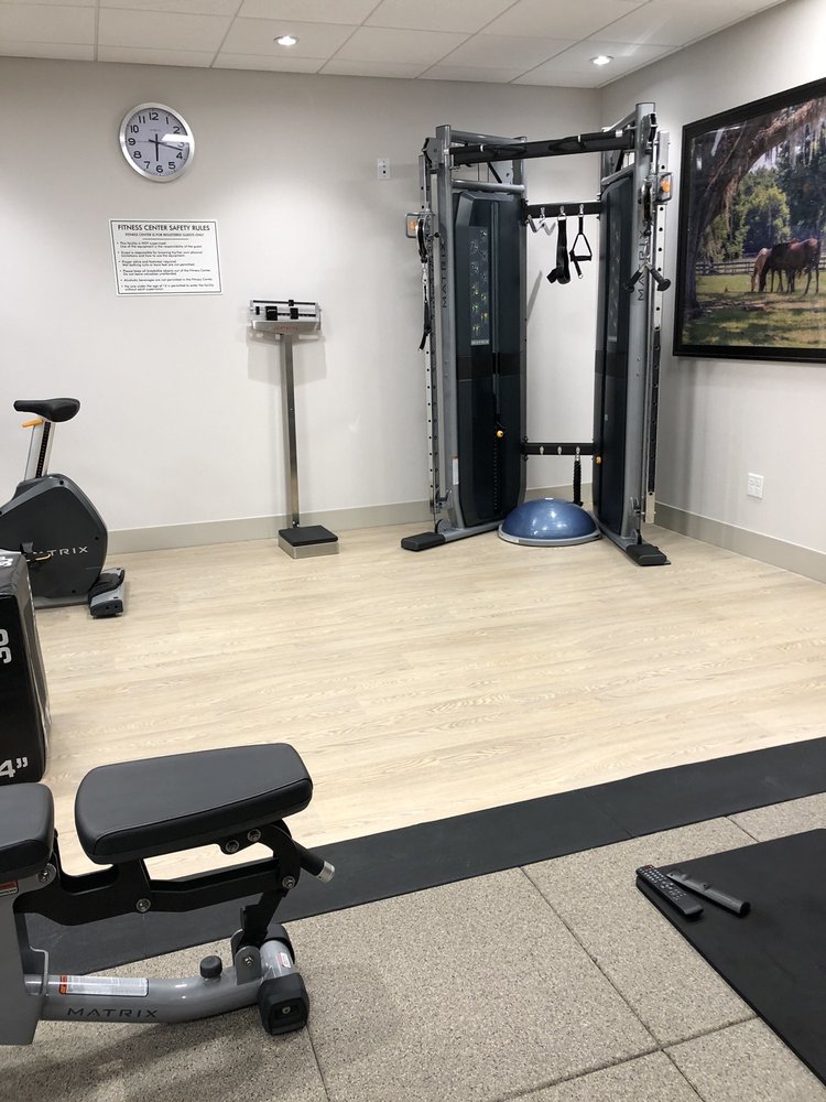 HOLIDAY INN & SUITES SAVANNAH AIRPORT - POOLER - 20 Photos - 100 Outlet ...