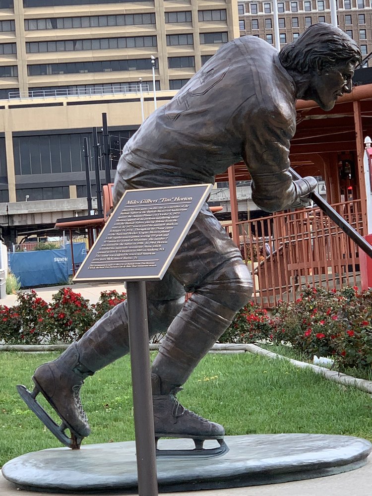 TIM HORTON STATUE - Updated December 2025 - Scott St, Buffalo, New York ...