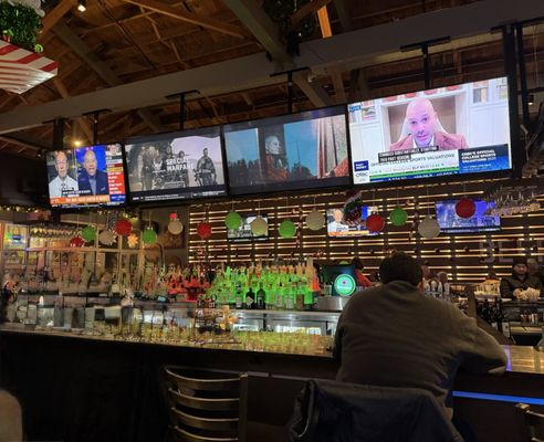 RIVERSIDE PIZZA & PUB - Updated January 2026 - 63 Photos & 122 Reviews ...