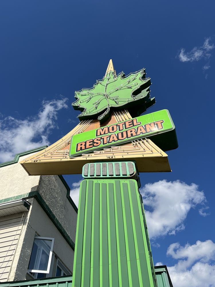 MAPLE LEAF RESTAURANT & CAFE - Updated December 2025 - 15 Photos - 795 ...