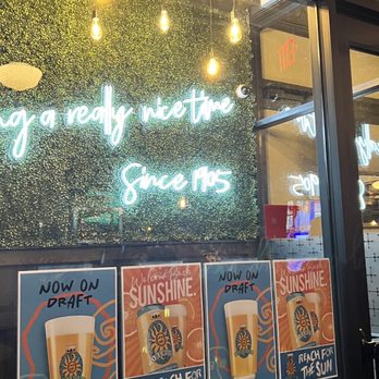 THE HOLIDAY BAR - Updated January 2026 - 146 Photos & 118 Reviews - 801 ...