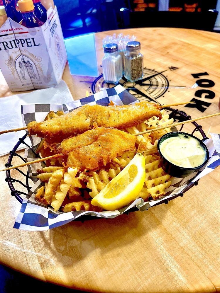 LOCK & KEEL PUB & GRILL - Updated October 2024 - 10 Photos - 711 7th St ...