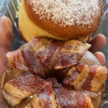 FRIENDLY DONUTS - Updated January 2025 - 3014 Photos & 1610 Reviews ...