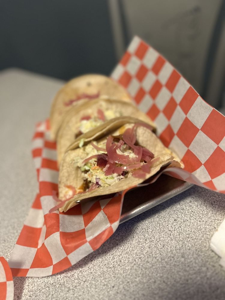 TENTH HOLE TAVERN - Updated December 2025 - 83 Photos & 16 Reviews - 16 ...