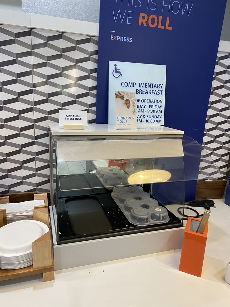 HOLIDAY INN EXPRESS & SUITES SAN DIMAS - Updated October 2025 - 90 ...