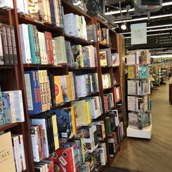 BROOKLINE BOOKSMITH - Updated July 2025 - 148 Photos & 501 Reviews ...