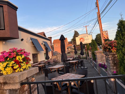 TIGER’S TABLE - Updated September 2025 - 29 Photos - 10499 Main St, New ...