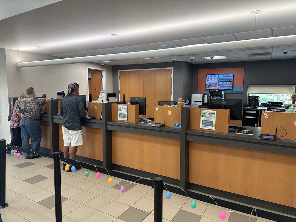 SUNCOAST CREDIT UNION - Updated December 2025 - 17 Photos - 10405 ...