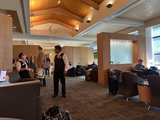 AMERICAN AIRLINES ADMIRALS CLUB - TERMINAL B - Updated August 2024 - 56 ...