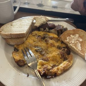 ROUNDABOUT - Updated December 2025 - 164 Elm St, West Springfield ...