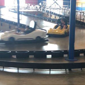 KNUCKLEHEADS TRAMPOLINE PARK, RIDES AND BOWLING - 105 Photos & 109 ...