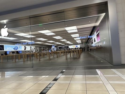 APPLE - QUAKER BRIDGE - Updated November 2025 - 22 Photos & 109 Reviews ...