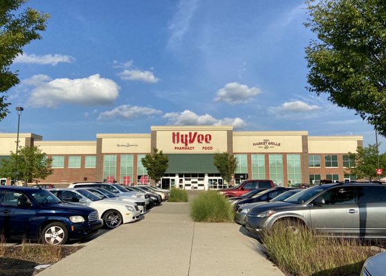 HY-VEE - Updated July 2024 - 87 Photos & 96 Reviews - 8501 W 95th St ...