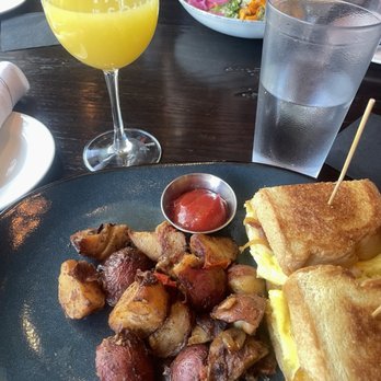 TAVERN IN THE SQUARE - Updated April 2025 - 330 Photos & 441 Reviews ...